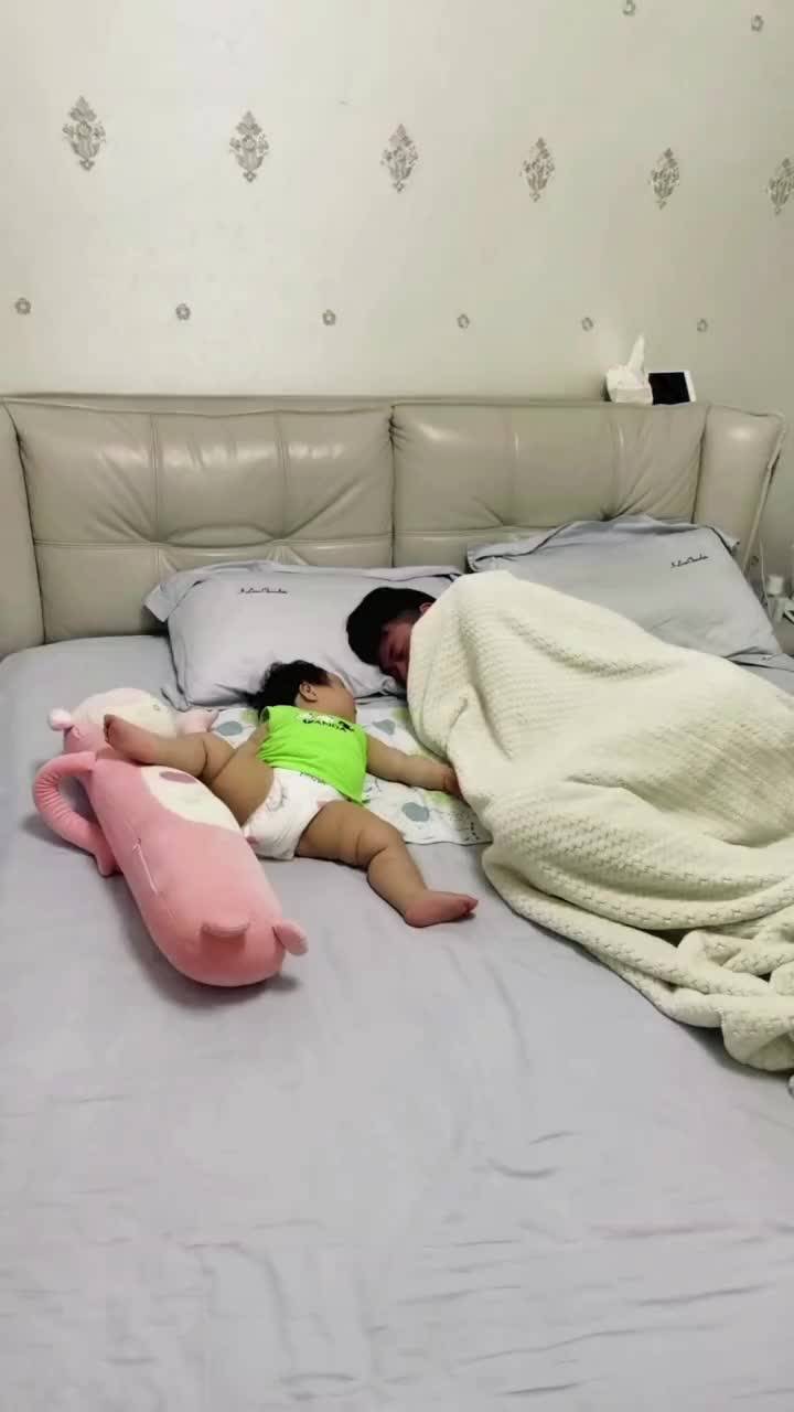 就想问问你亲爹,怎么这小棉袄是充话费送的吧!