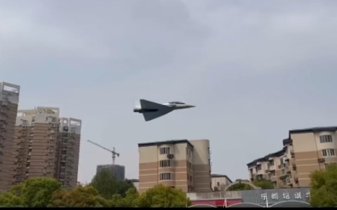 航模走进学校飞行表演