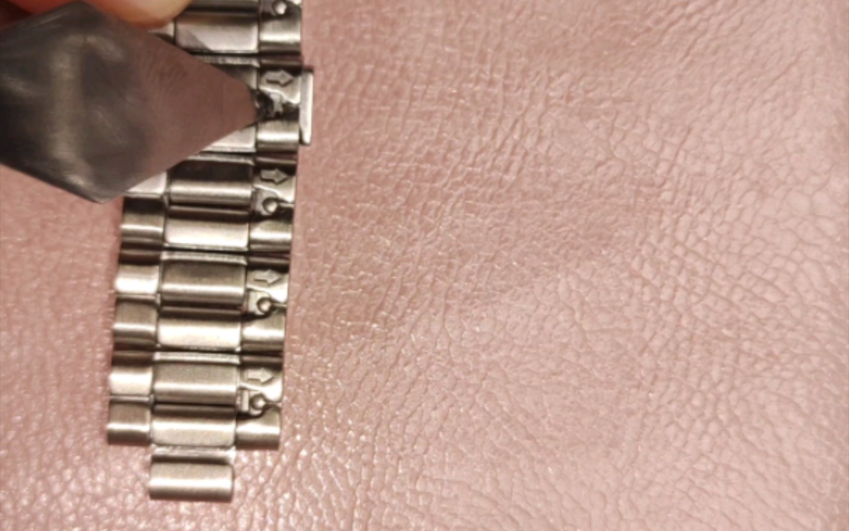 卡西欧手表如何调整表链长度?一学就会!