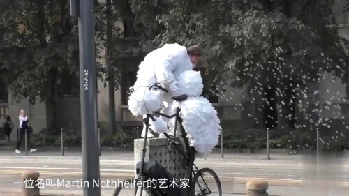 艺术家也会搞发明,造出奇葩空气检测器,穿在身上会冒泡!