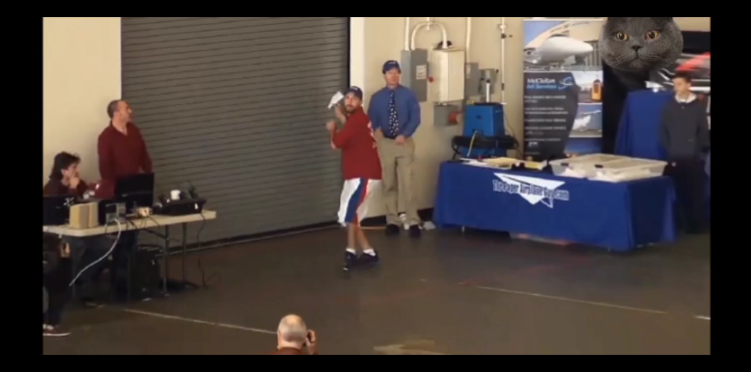 世界纸飞机飞行大赛,最长飞行距离69米,看他们是怎么叠纸飞机的。