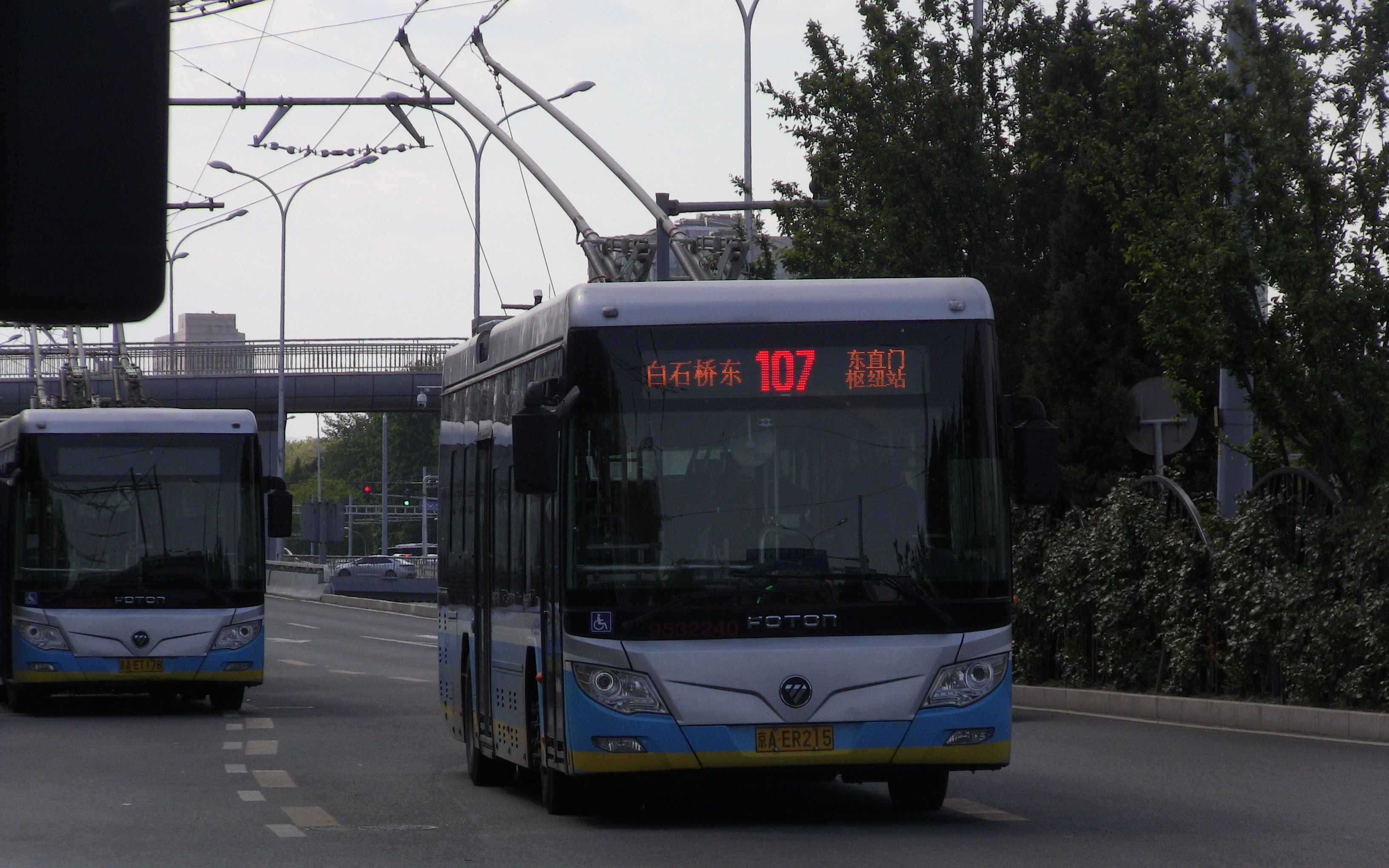 [北京公交]老牌无轨电车线路,临时甩站恐怖客流-107路白石桥东方向...