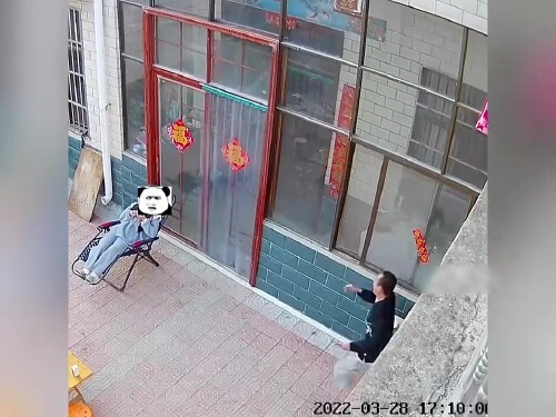 隐形玻璃门搞笑瞬间搞笑中国玻璃