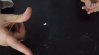 一条橡皮筋即可 自制弹射纸飞机