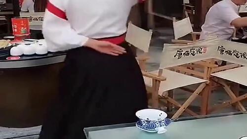 倒茶非要整这么高难度,难道这样倒茶味道更好喝吗