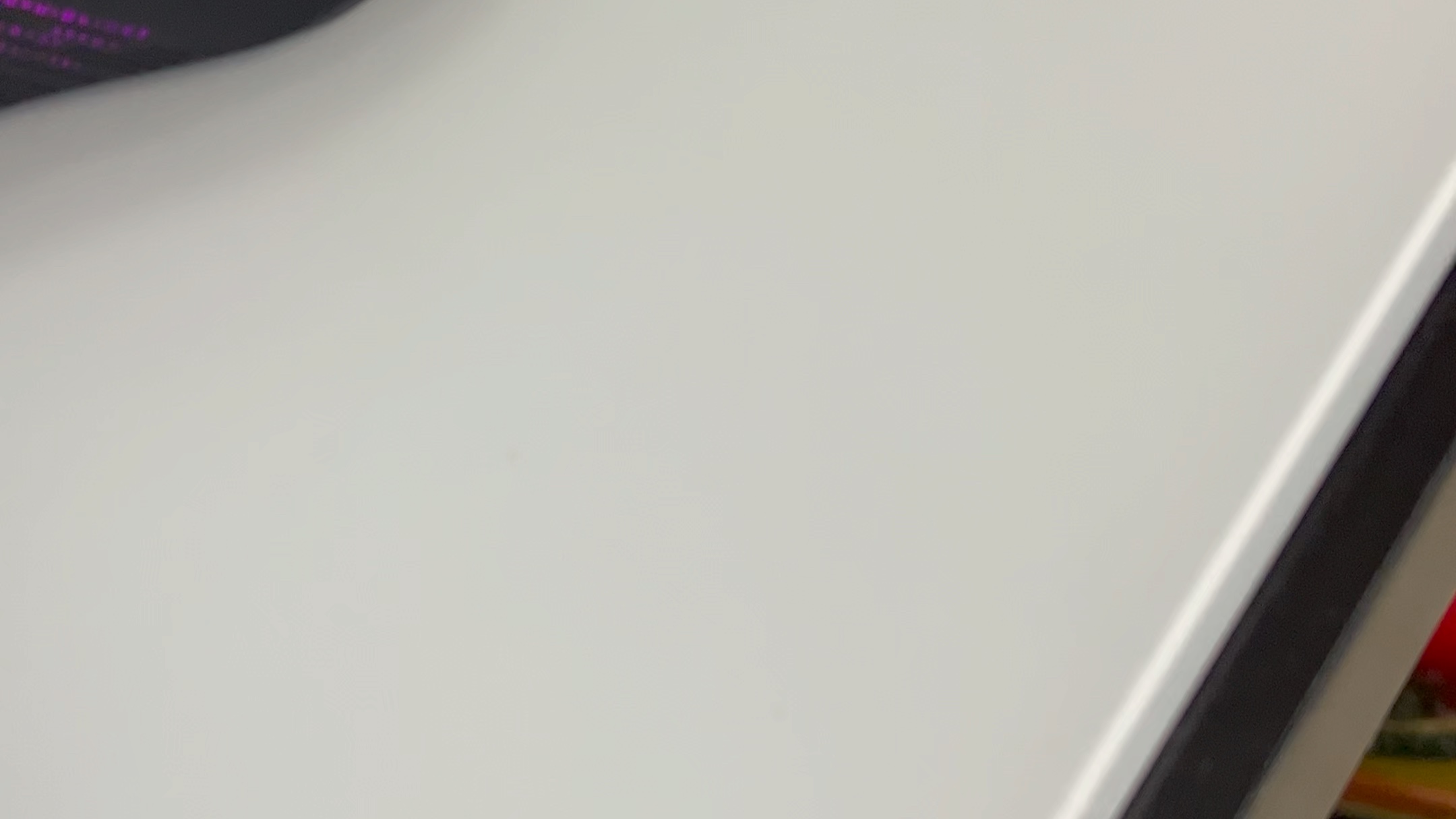 华硕啊华硕,龙鳞ACE不平,月石玻璃鼠标垫有豁口,出厂前不检测的吗?