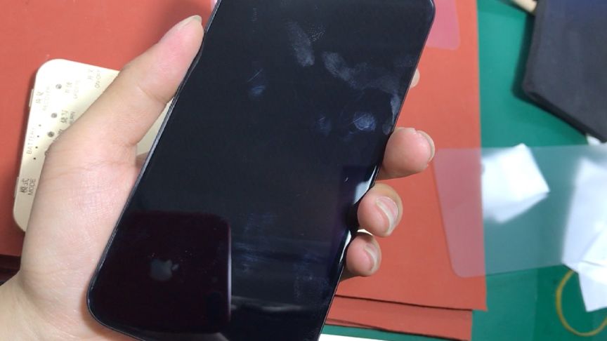 苹果XR维修换外屏,贴合技巧,贴合如何避免气泡减少?看完视频。
