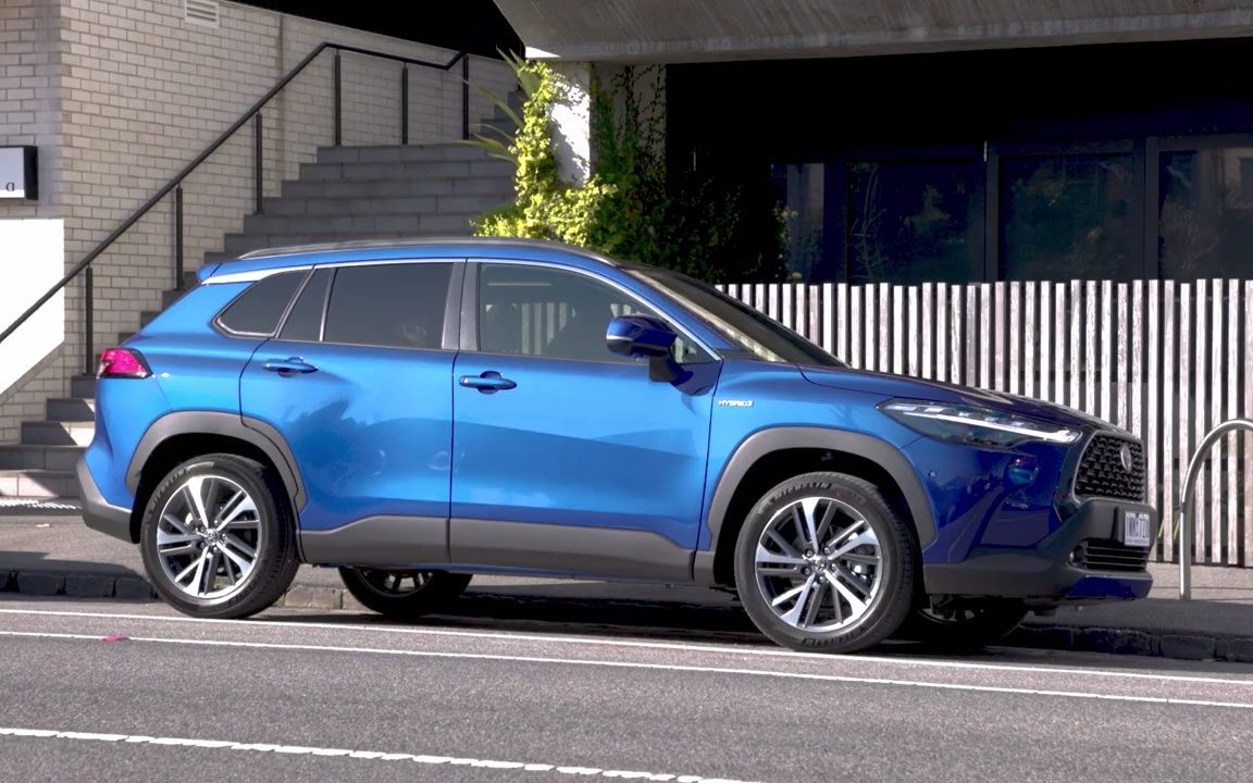 【搬运】全新2023丰田卡罗拉锐放 - 混合动力紧凑型跨界 SUV 内饰和...