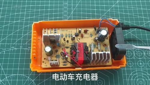 电动车充电器坏了不要扔,学会这两招,自己动手就可以修复