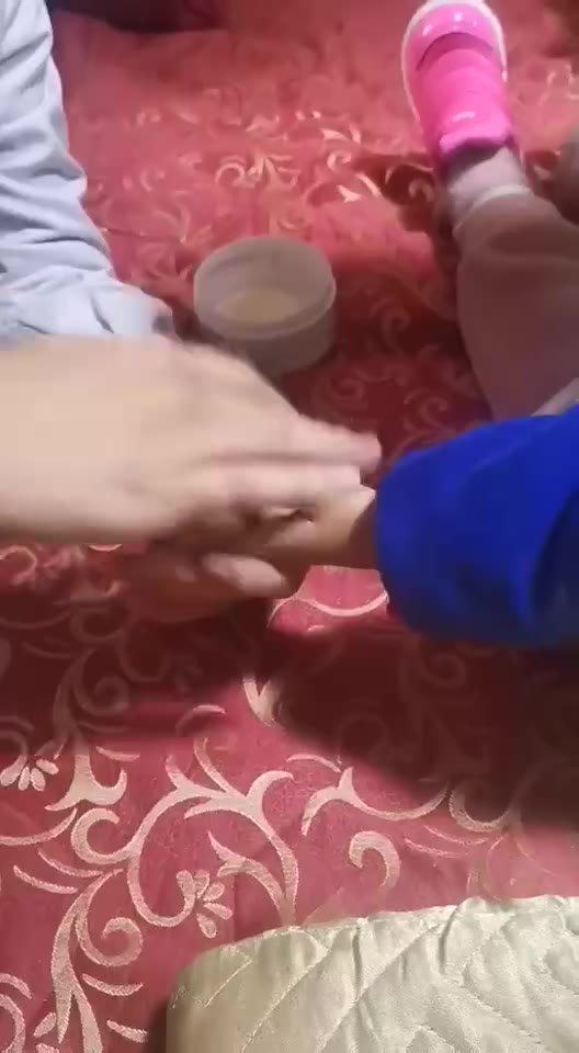 小儿推拿,摸摸小手百病消