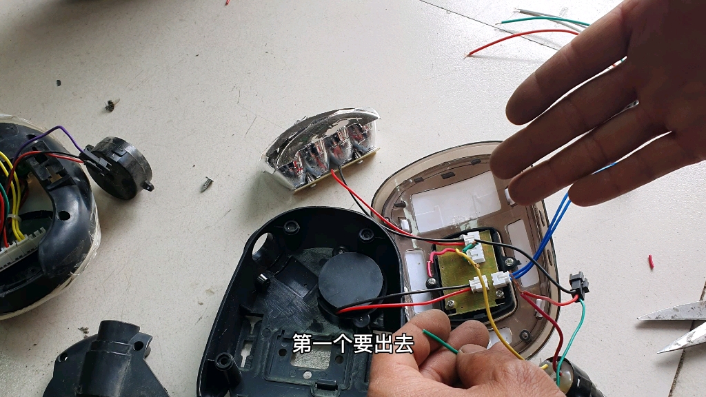 更换电动车简易款仪表总成的具体方法、师傅无保留教会大家