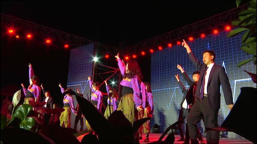 快来看 国中老师们舞台上的精彩表演毕节清华国中毕业季文艺晚会
