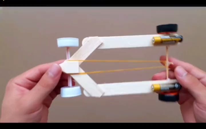 如何用雪糕棒制作橡皮筋动力小车#科学类玩具制作 #我爱发明我爱...
