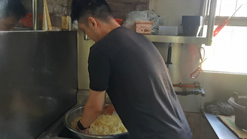 小店十几斤土豆丝是怎样制作的!