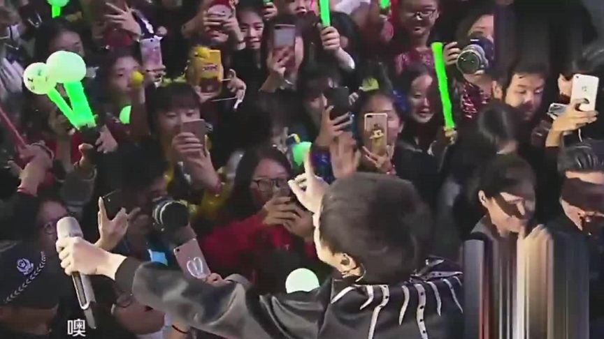 华晨宇献唱最能释放灵魂叛逆自我的《我管你》引发粉丝疯狂大合唱