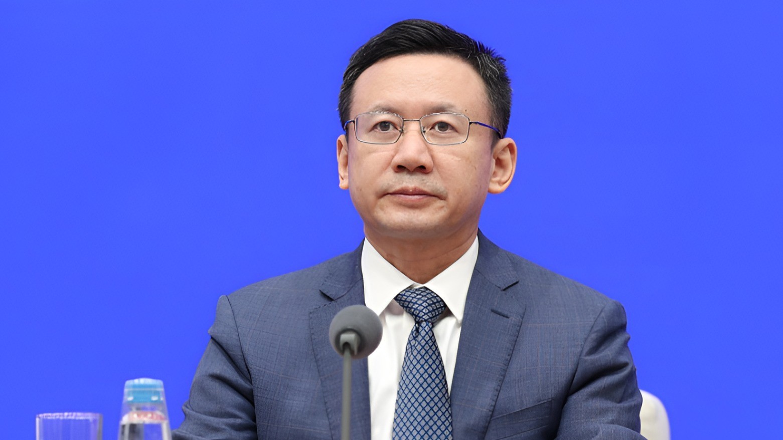 张新被免去广东省副省长职务,其省人大代表资格终止