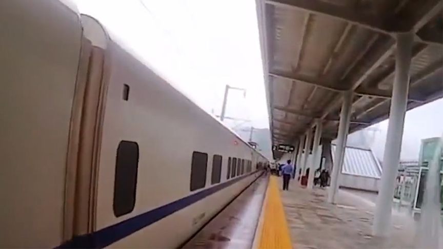 D2809司机杨勇紧急制动画面曝光!危机时刻,他做一动作救了众人