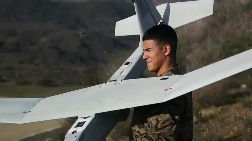 美军无人机高空飞行对地侦查,这么大的数据量靠什么传输到指挥部