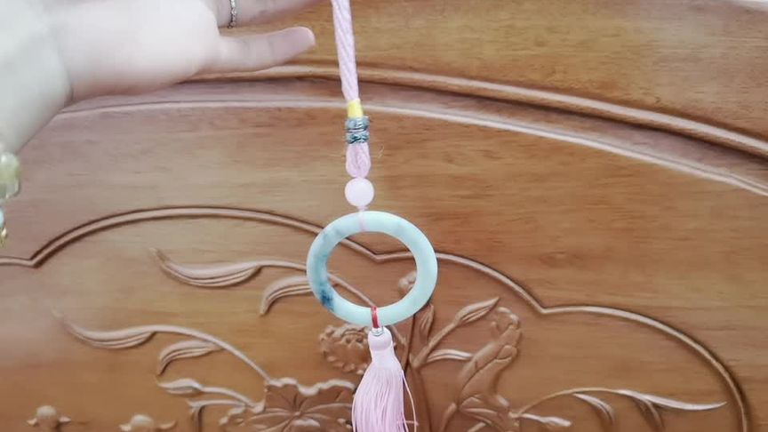 #挂饰挂件 翡翠,不知真假,要是里面有个平安扣就完美了