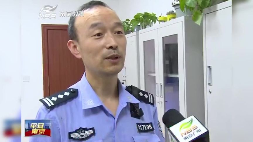 南京栖霞区:与物管有矛盾,竟拿刀狂砍电梯显示屏