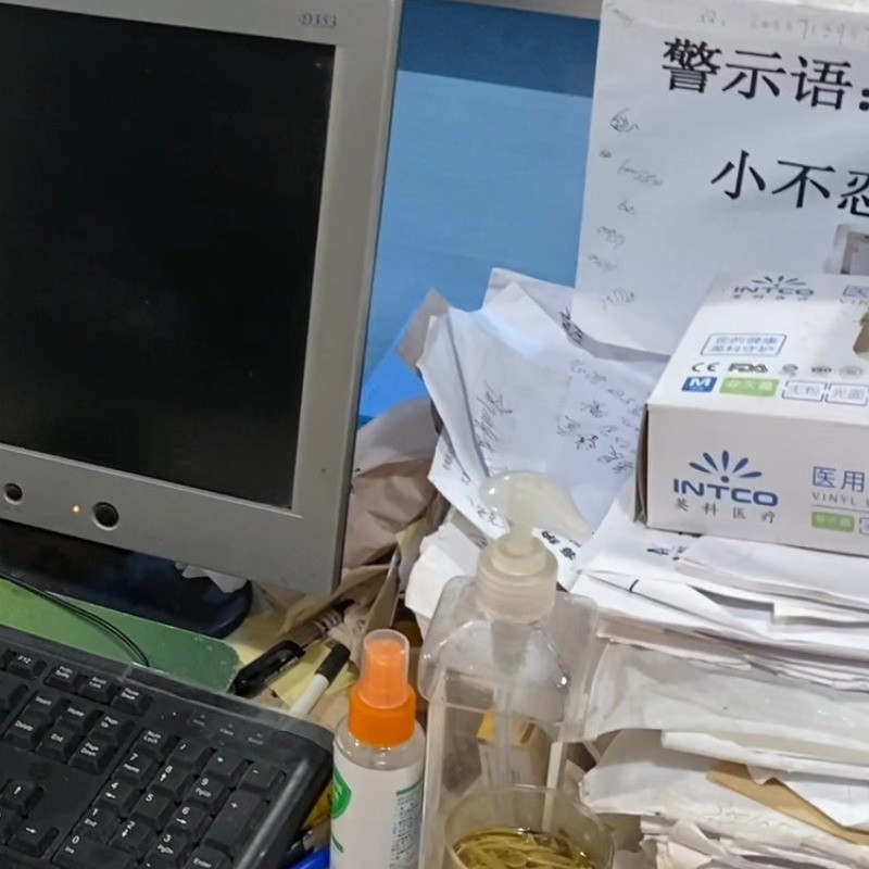 电脑主机灯亮运转正常,显示器黑屏没有画面?原因很简单