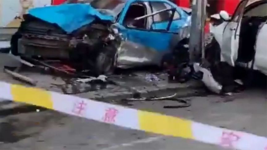 吉林一小车突然加速逆行冲撞行人致6死2伤,警方:初判是交通意外