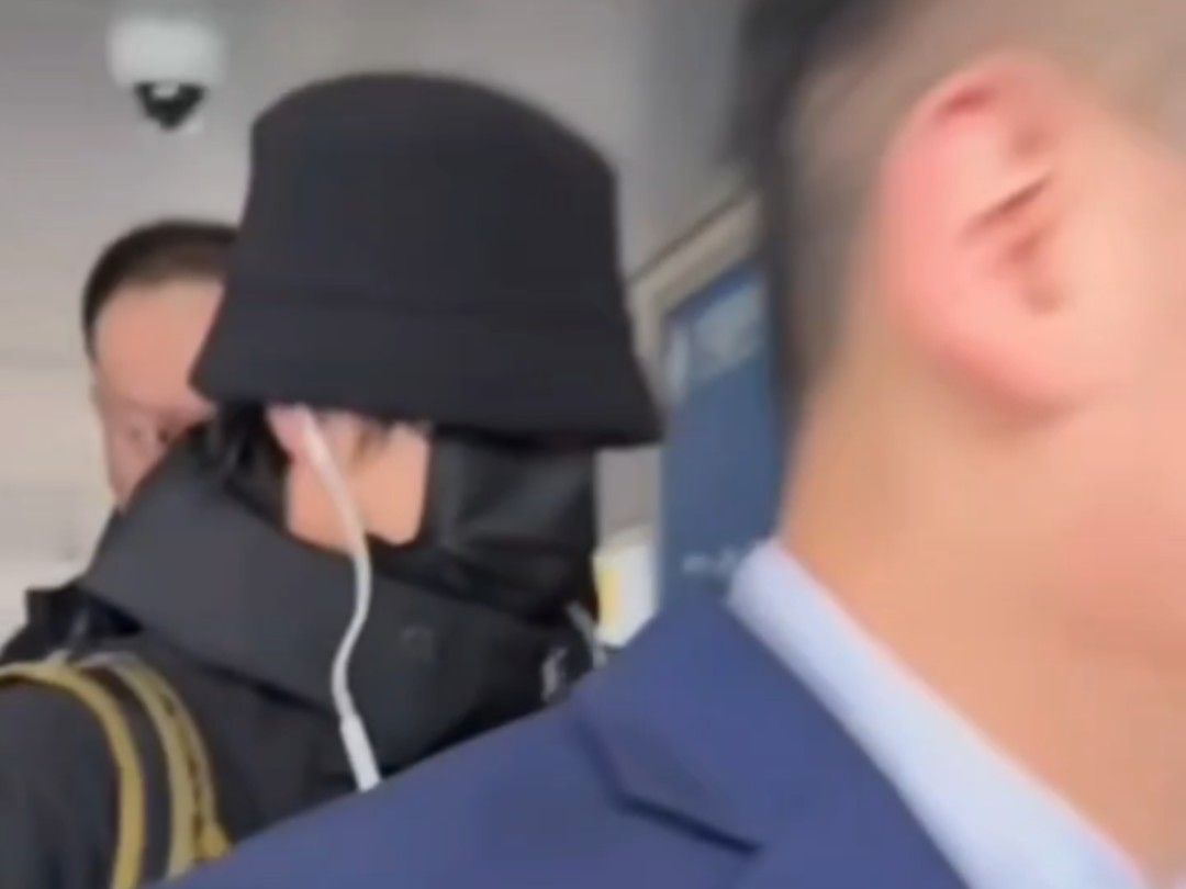 【王一博】一博在飞机起飞前,一键发送微博祝福,真暖心❤️❤️❤️