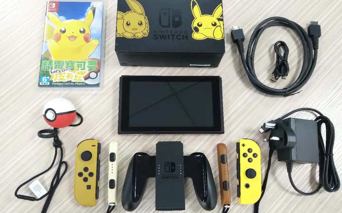 港版Let's Go皮卡丘限定版Switch开箱实录&精灵球Plus实操演示!