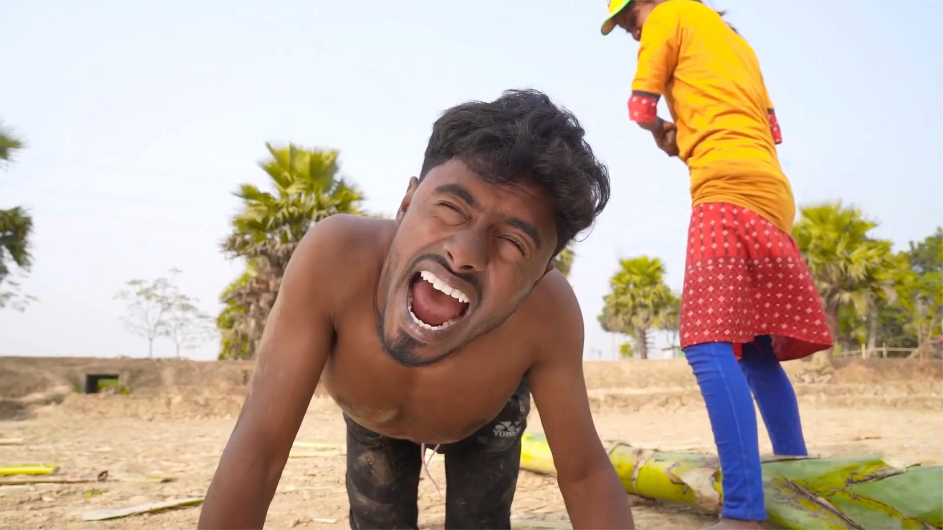 男主去参加爬树游戏,没想到惩罚竟是打屁股,他还能顶的住吗