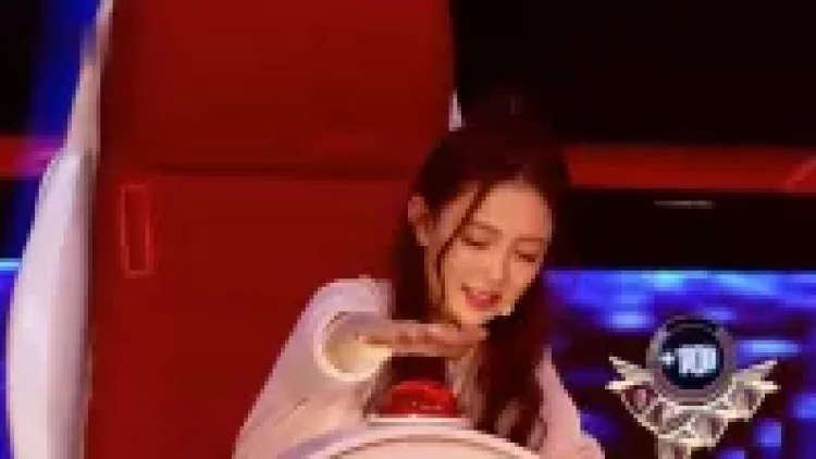 怀念过世7年姐姐,小伙唱《你的样子》开口泪目,女导师疯狂爆灯