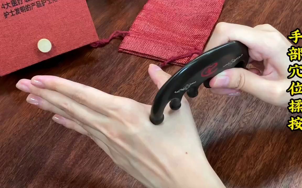 ...砭石经络梳,头部疏通、局部刮痧、耳部揉按、肩手部疏通,好处多多