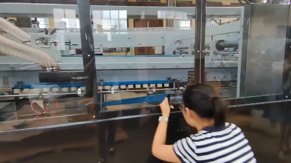 这样的纸箱机械设备需要多少钱