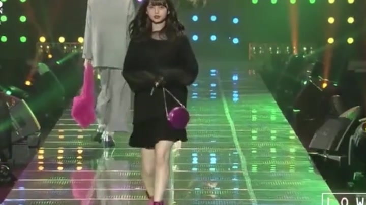 您的美少女请签收。什么?你不知道她叫什么?