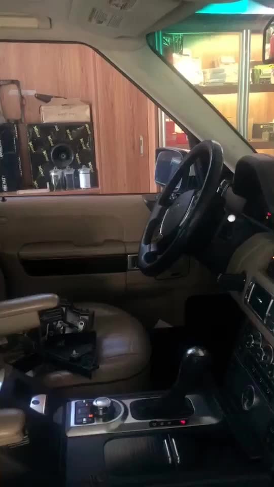 路虎揽胜原车6碟CD不读碟维修完工