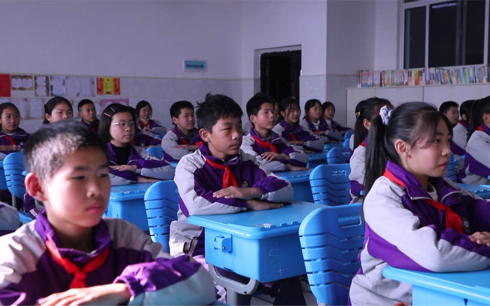 精忠报国手势舞