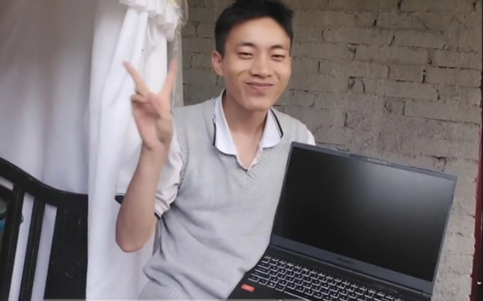 打了五个月的工,喜提新电脑。