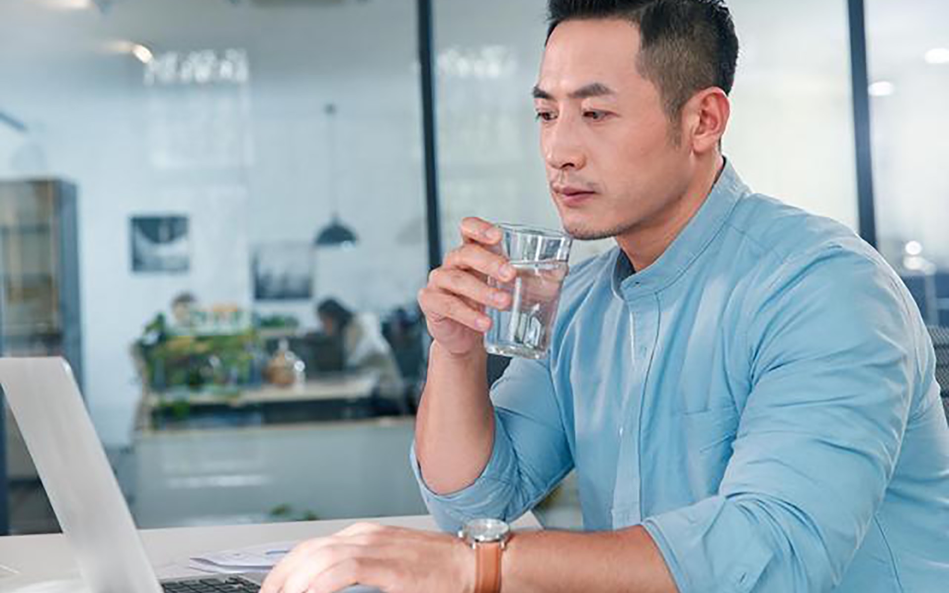 为什么每天明明都很忙,工作效率还是那么低?5个坏习惯害了你!