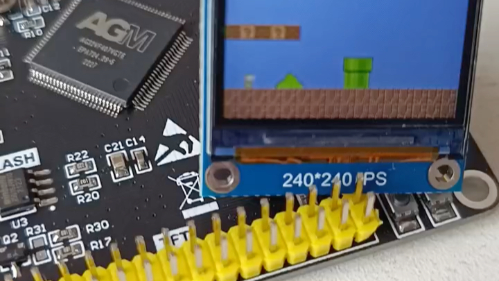 AGM MCU跑超级玛丽,一点压力都没有,MCU里面还内置了一颗2K的...