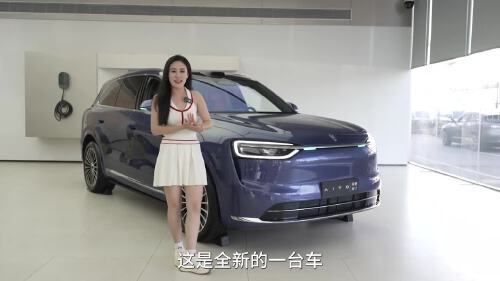 探店全新问界M7:看完它,我当场就想把旧车卖了!