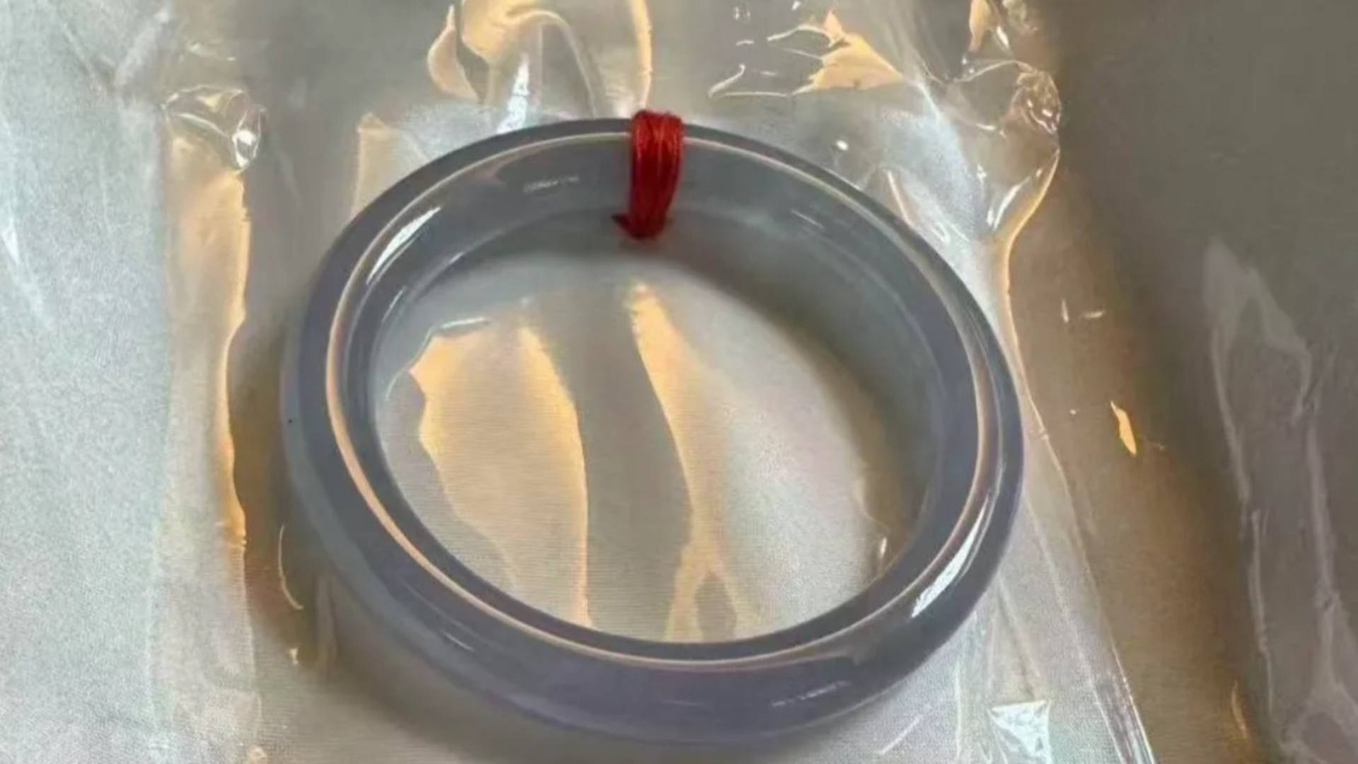 7万元翡翠手镯不翼而飞,顺丰竟最多只赔800?警方已立案