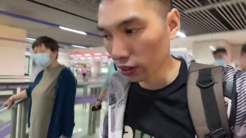 在上海坐地铁,就像是迷宫一样