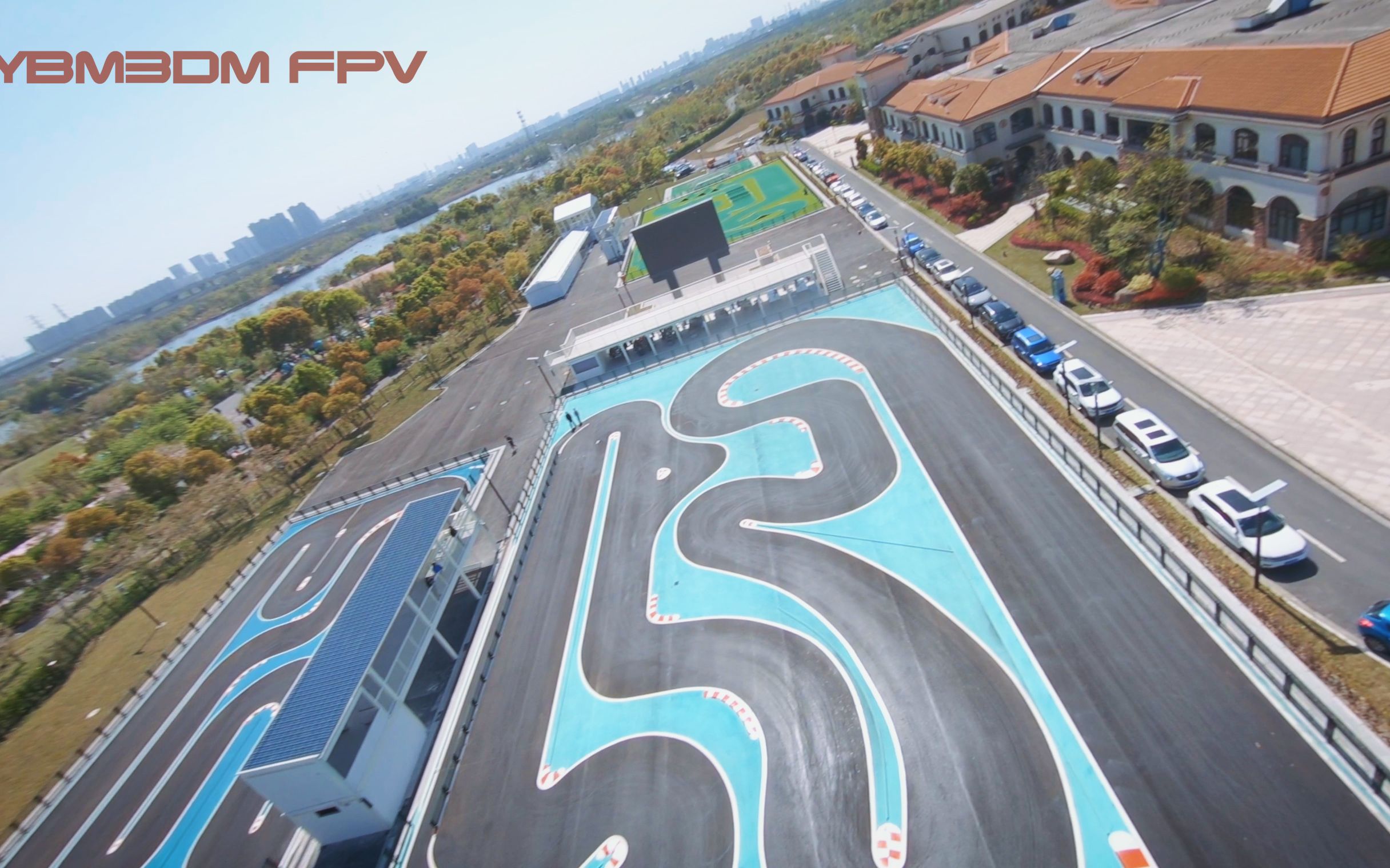 FPV穿越机_新建成的上海国际车辆模型竞技场首个试车日