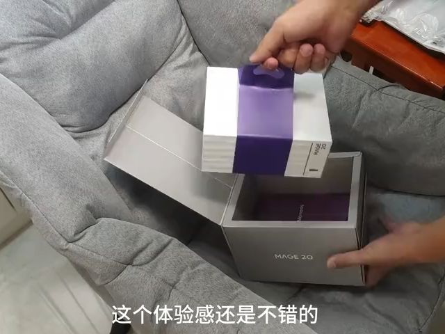 开箱一个海康威视家的NAS网络硬盘型号是MAGE20演示测试体验不错