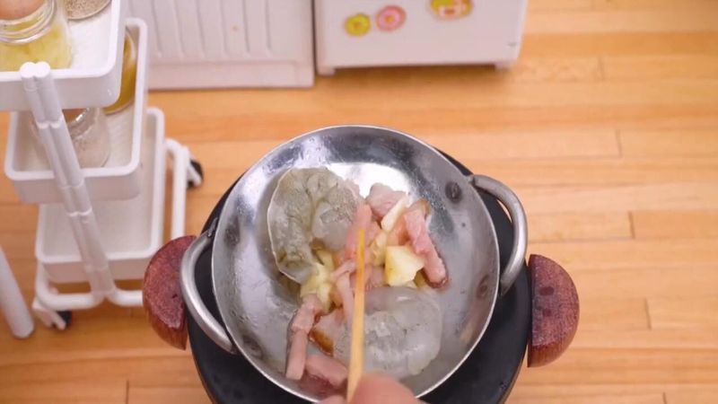 迷你厨房食玩系列:如何用大虾培根做西红柿意大利面