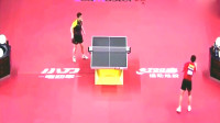 张继科使了个眼色,樊振东心领神会,俩人绕乒乓桌转了一圈结束比赛
