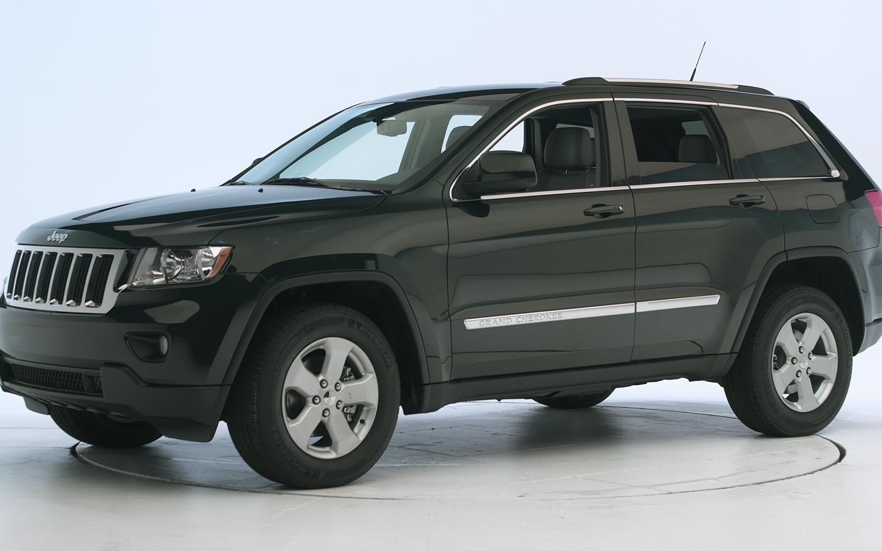 2011款 Jeep 大切诺基 美国高速安全保险协会 车顶强度测试