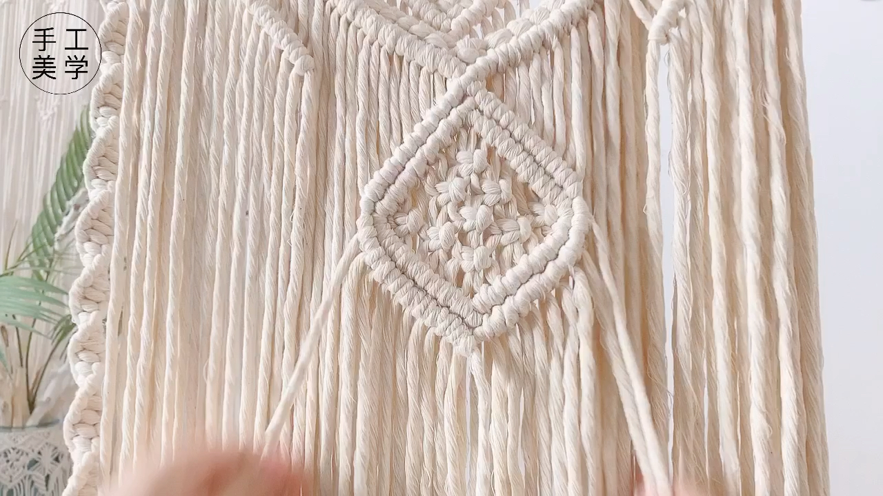 【Macrame 编织教程】斜卷结挂毯绳材总消耗量150米线材在手工美学...