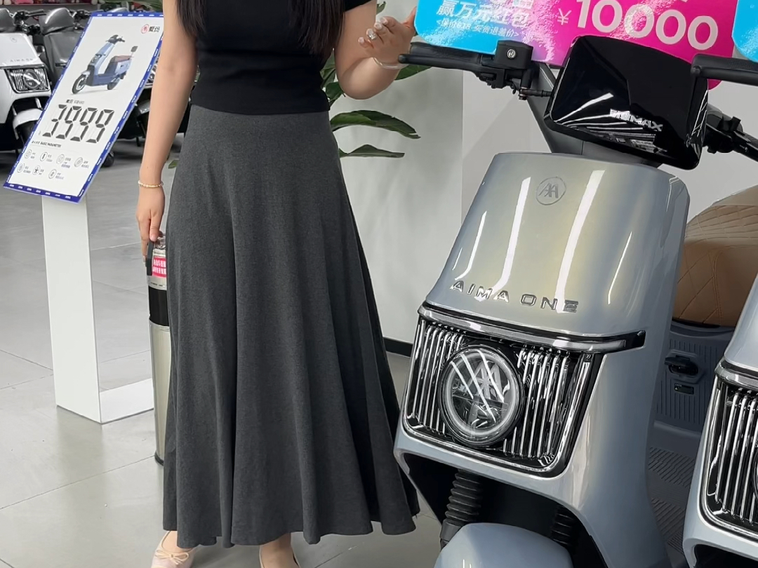 ...当然是爱玛仰望啦ߛ�,手机在手,说走就走#爱玛电动车 #新国标电动...