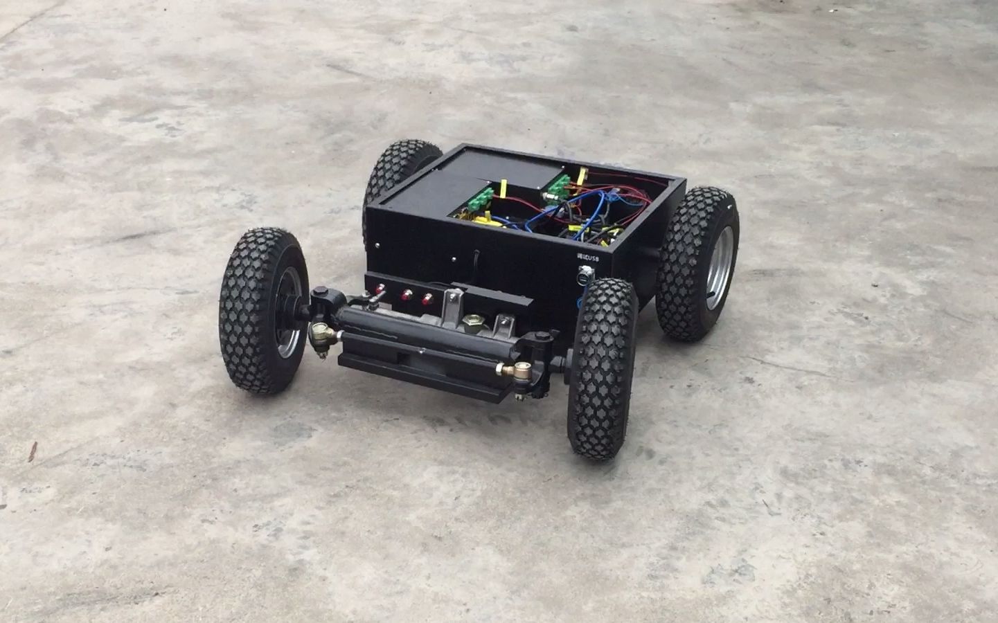 阿克曼移动机器人底盘 后驱前轮转向