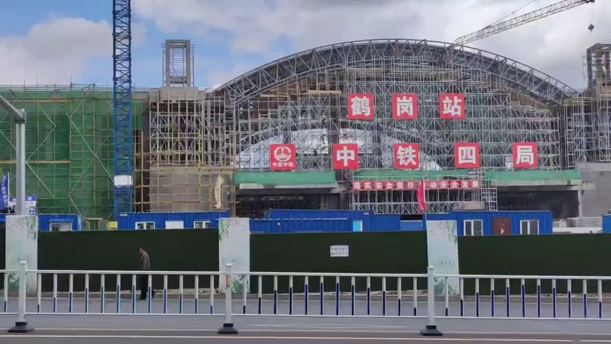 鹤岗站运行里程zui长的一趟火车K1010,开往大连北,全程1516公里